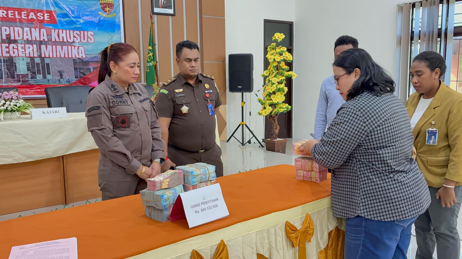 Tersangka Dugaan Korupsi Jembatan Agimuga Kembalikan Rp 685 Juta ke ...