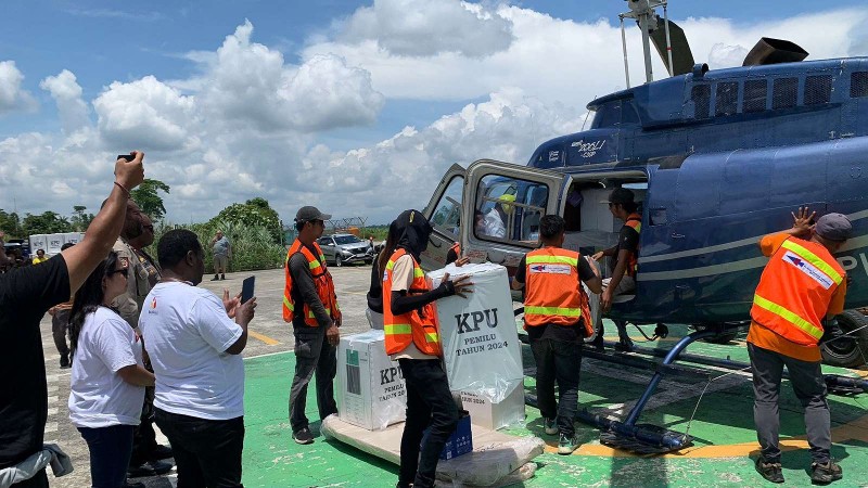 KPU Mimika Mulai Distribusi Logistik ke Daerah Rawan - Papua60Detik
