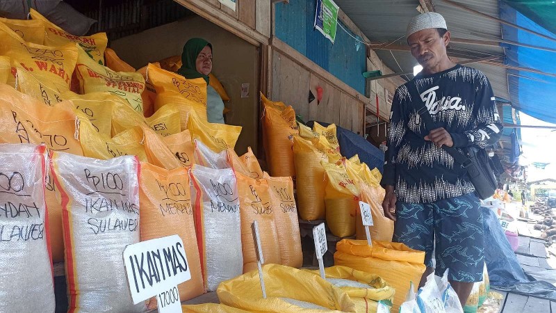 Harga Beras Terus Naik, Tembus Rp17 Ribu - Papua60Detik